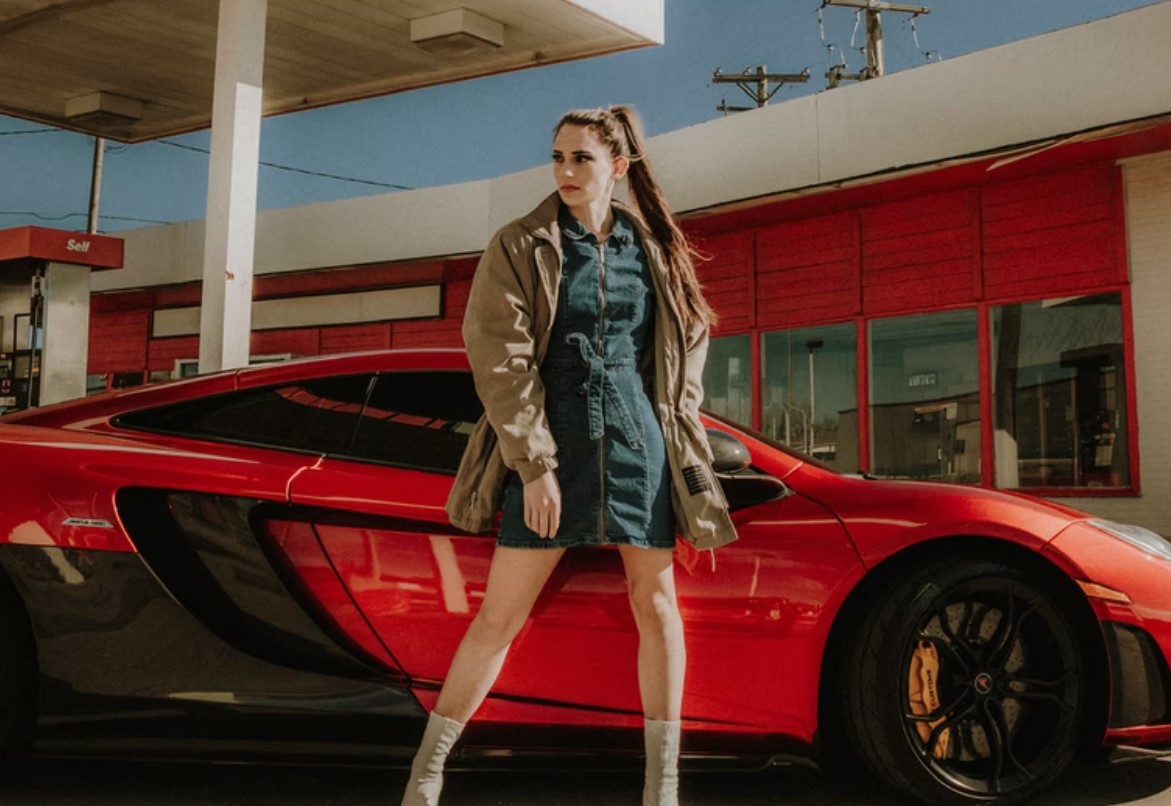 6 Style Tips and Tricks on How to Wear Jackets With Dresses - Last ...